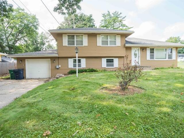 3304 Hillsdale Dr, Urbandale, IA 50322