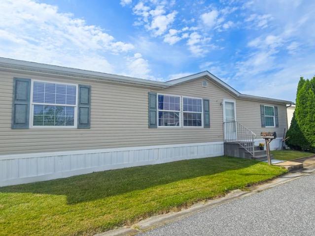 3304 Iris Lane