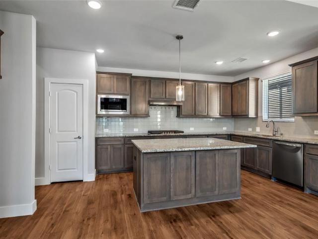 3304 Lake Palestine Road