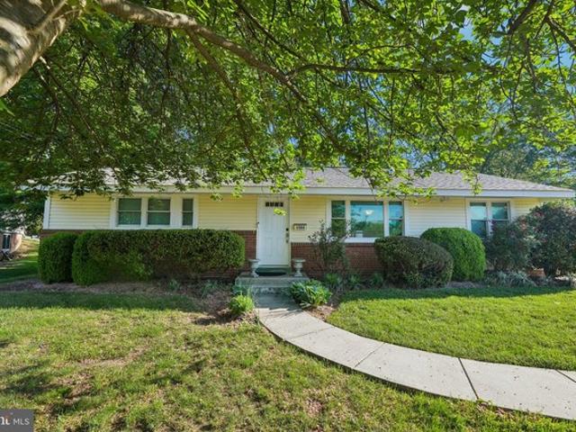 3304 Piper Ln, Alexandria, VA 22306