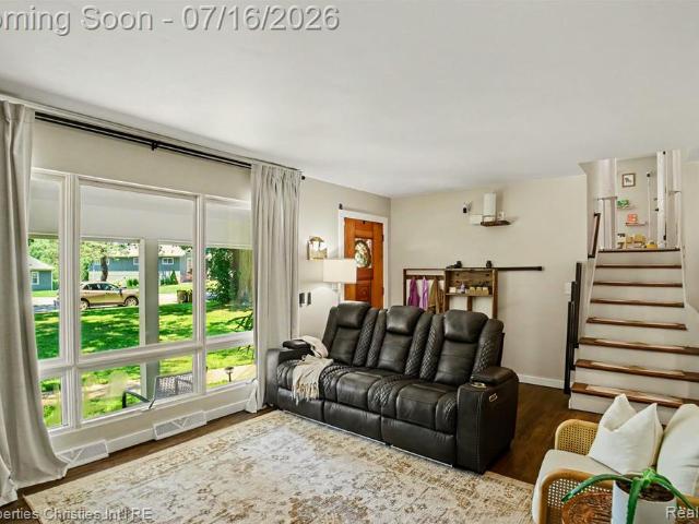 3304 Riverside Drive