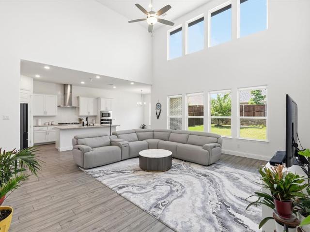 3305 Morris Lane