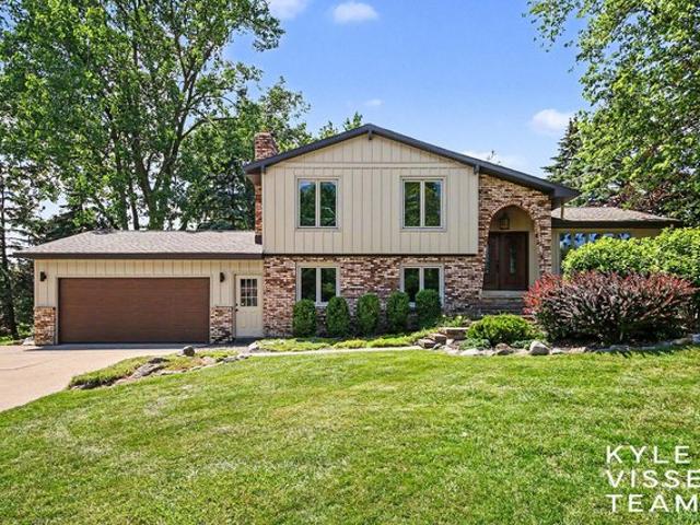 3305 Olderidge Dr NE, Grand Rapids, MI 49525