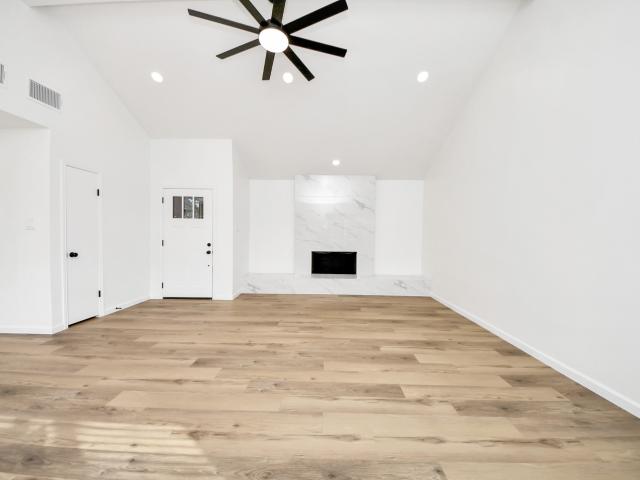 3305 Avenue R