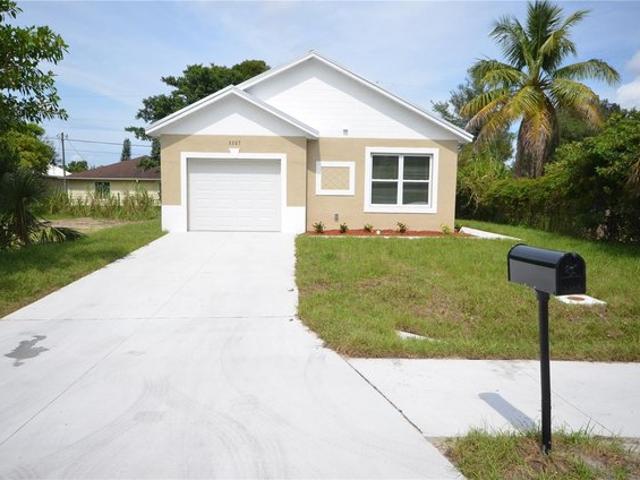 3305 Bassie Ct, Fort Myers, FL 33916