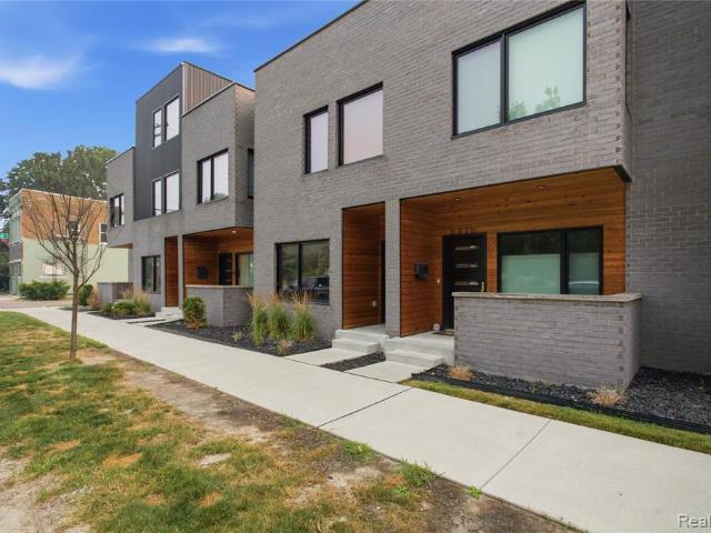 3305 Cochrane St