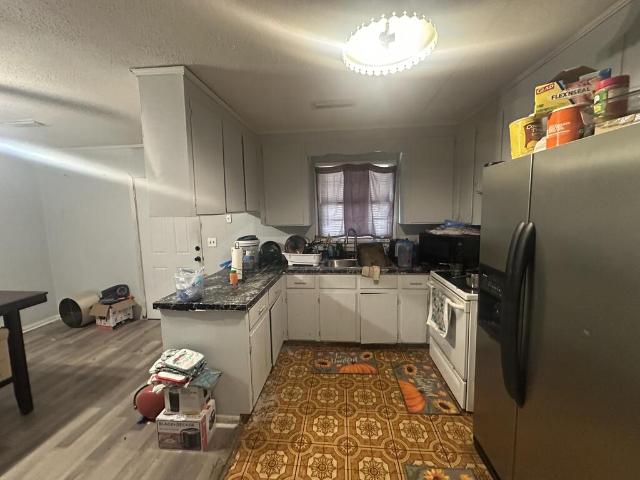 3305 Dena Dr