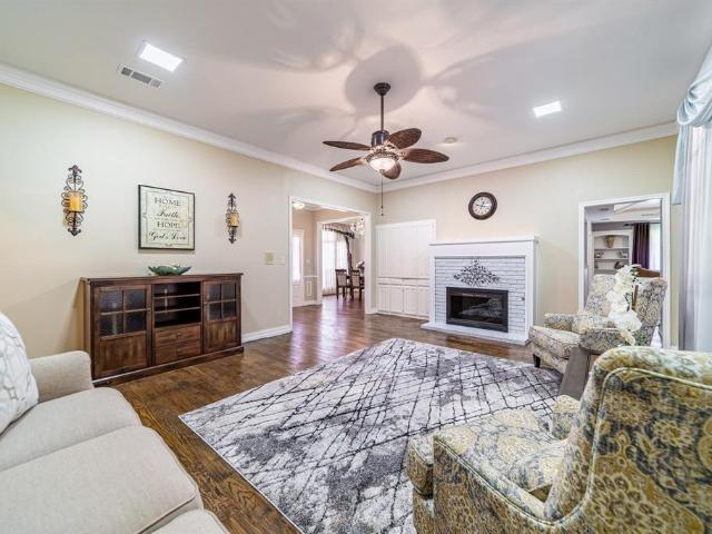 3305 Eisenhower Lane