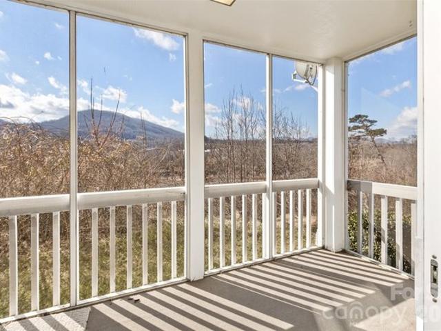 3305 Idle Hour Dr, Asheville, NC 28806
