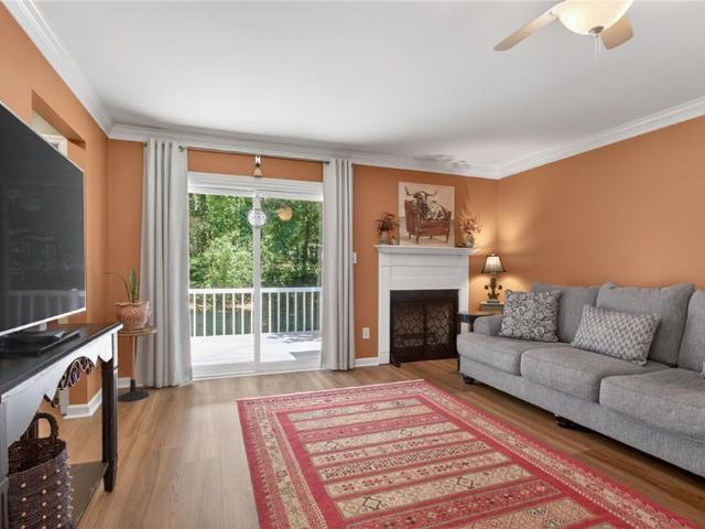 3305 Pinecrest CIR