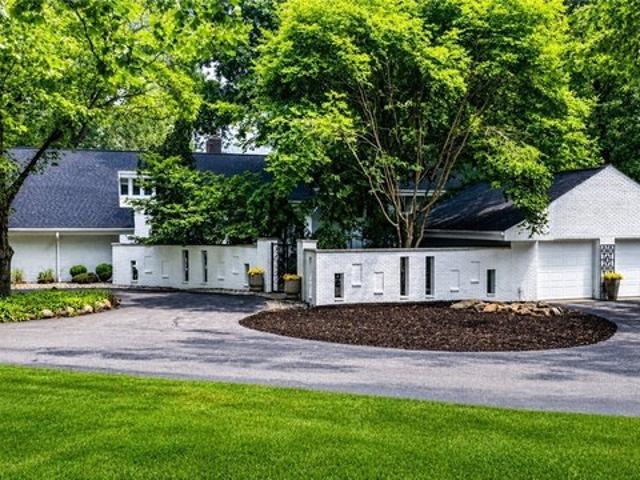 3305 Roundwood Rd, Hunting Valley, OH 44022