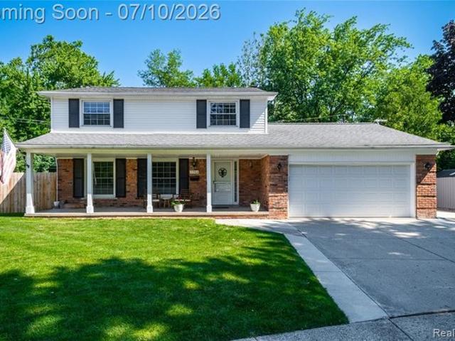 33064 Maplenut St N, Farmington, MI 48336