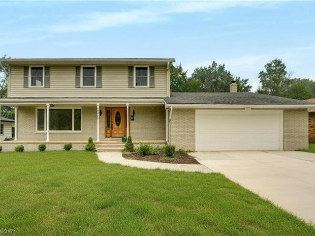 33065 Arlesford Dr, Solon, OH 44139