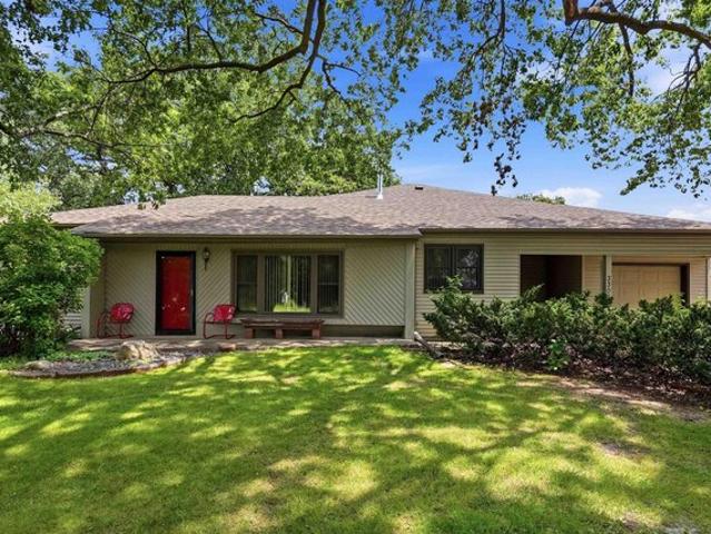 3306 Midway Dr, Waterloo, IA 50701