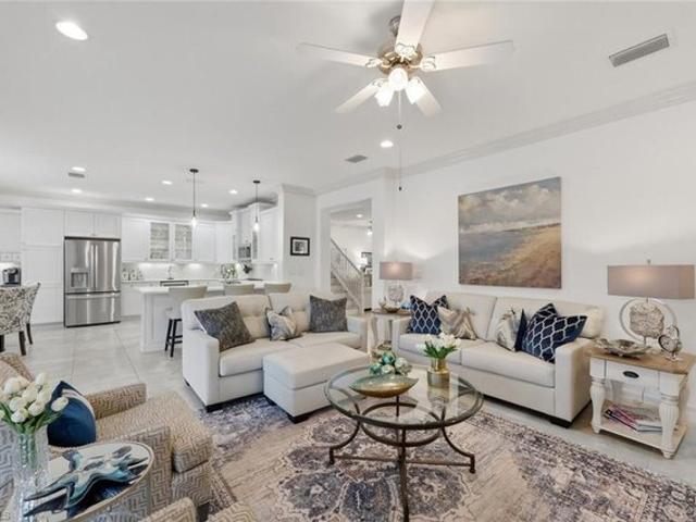 3306 Baltic Dr, Naples, FL 34119