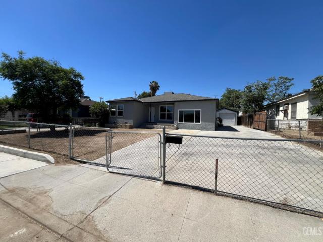 3306 Center Street
