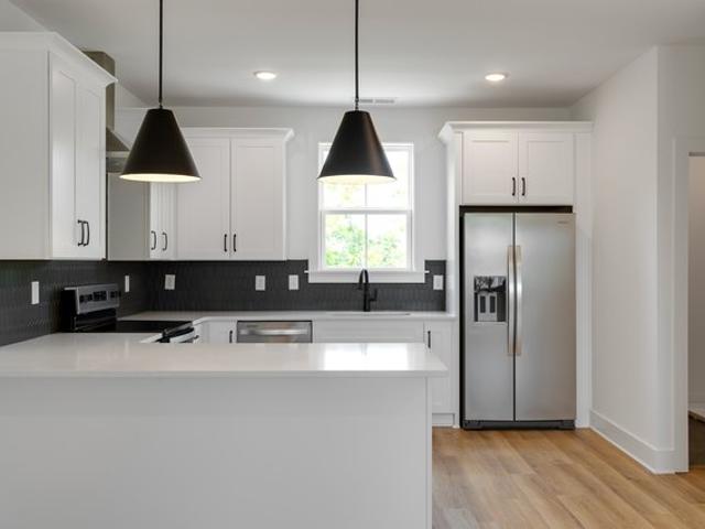 3306 Conviser Dr, Nashville, TN 37207