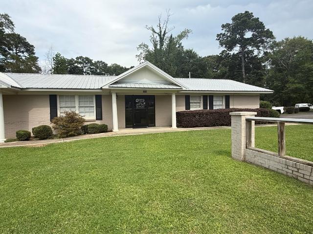 3306 Ross Clark Circle