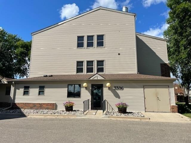 3306 Village Green Blvd Apt 302, Moorhead, MN 56560