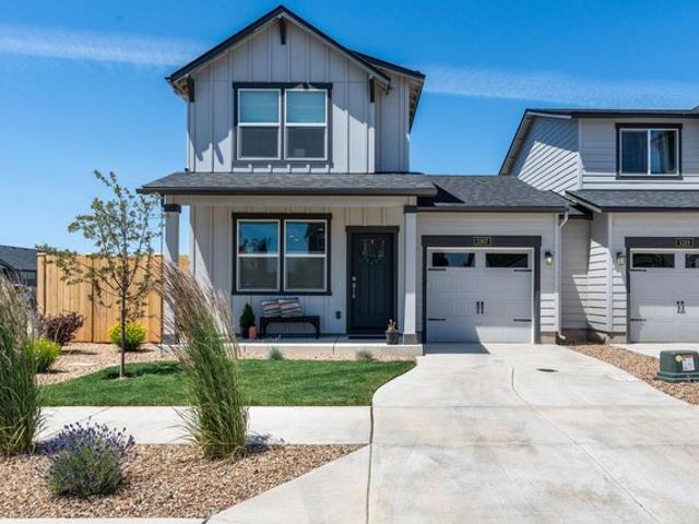 3307 NW 8th St, Redmond, OR 97756