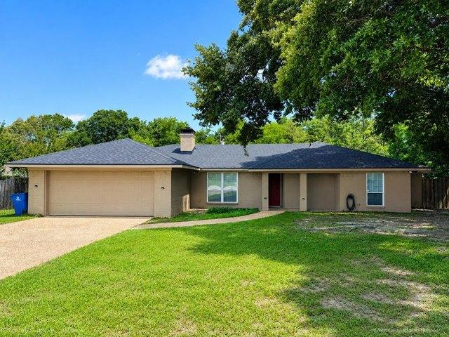 3307 Bogota St, Athens, TX 75752
