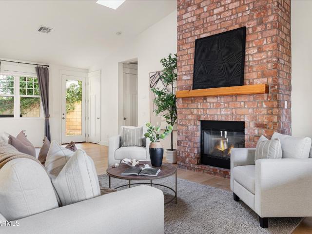 3307 E SELLS Drive