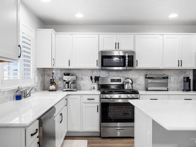 3308 W Zarea Dr