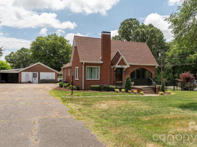 3308 16th Street NE