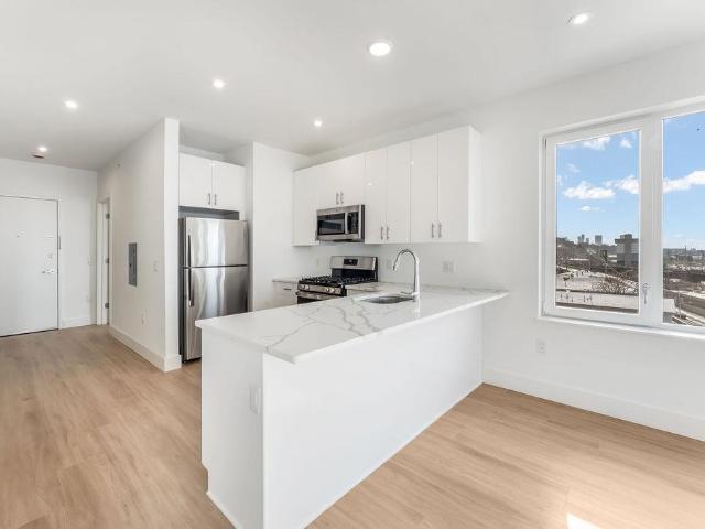 3309 Liberty Ave # 206