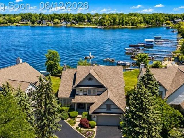 3300 Mimosa St, Commerce Township, MI 48390