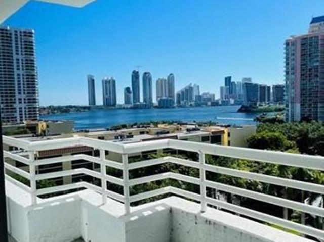 3300 NE 192 St #915, Aventura, FL 33180