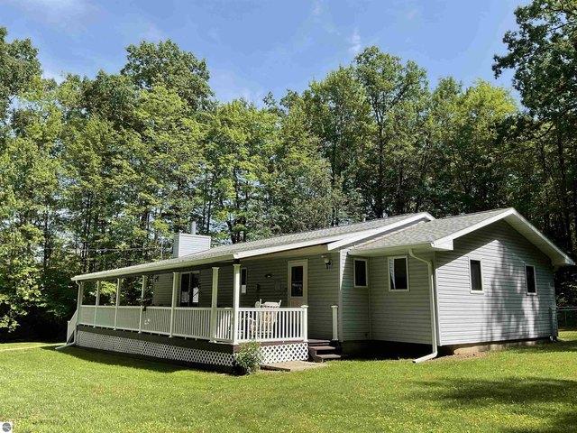 3300 E Arnold Lake Rd, Harrison, MI 48625