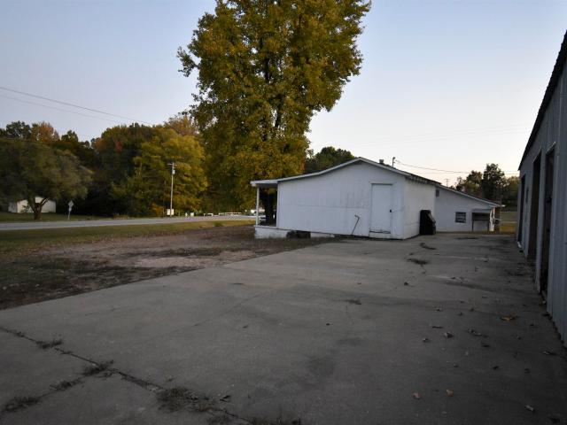 3300 HWY 135 N