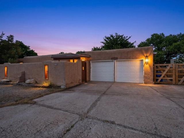 3300 LA Mancha Dr NW, Albuquerque, NM 87104