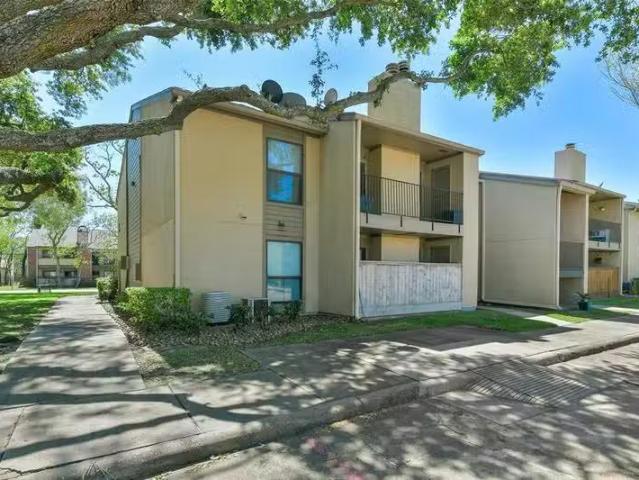 3300 Pebblebrook Dr #17, Seabrook, TX 77586