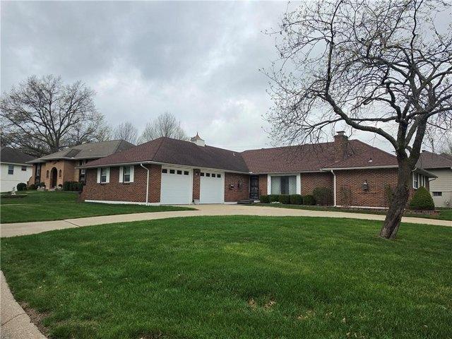 3300 S Phelps Rd, Independence, MO 64055