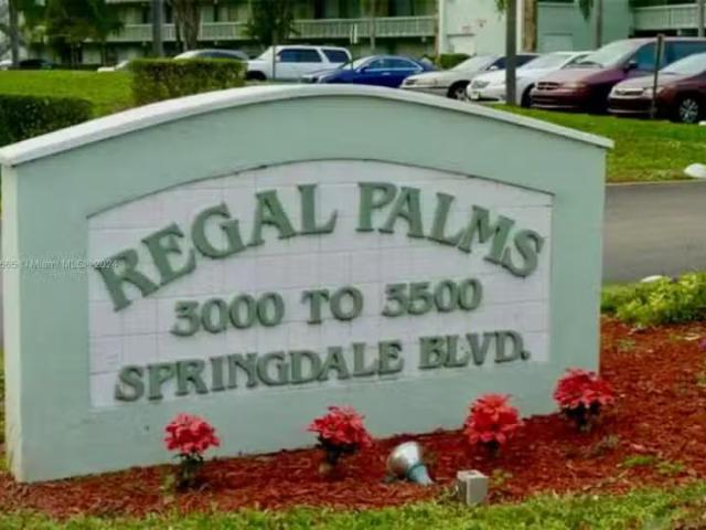 3300 SPRINGDALE BLVD APT 108, PALM SPRINGS, FL 33461 Condo/Tow.