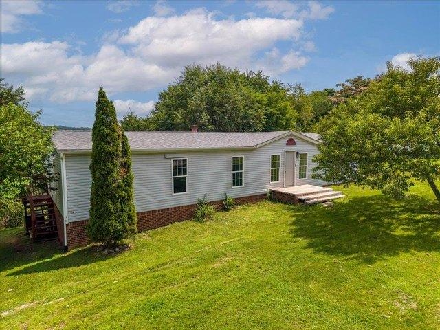 3300 Springview Dr, Christiansburg, VA 24073