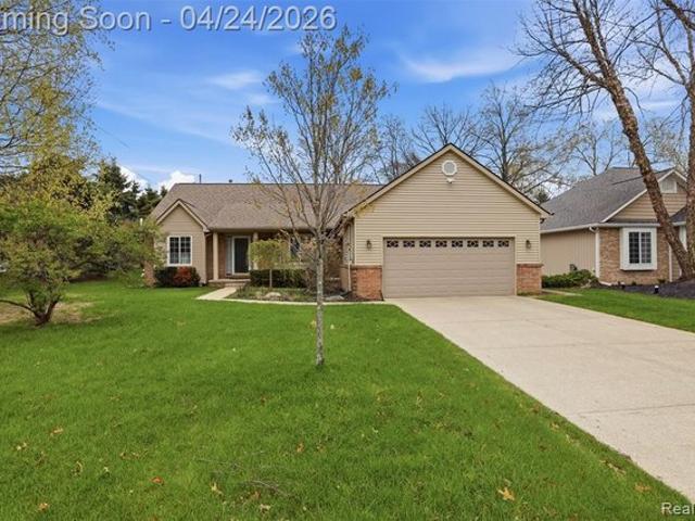 3300 Viking Dr, Commerce Township, MI 48390