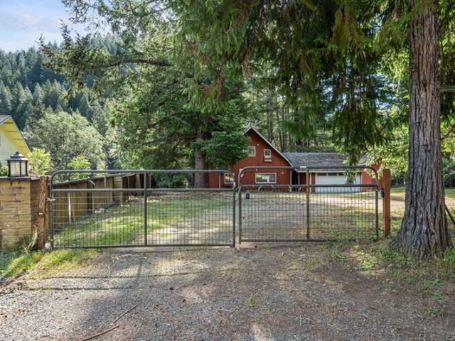 3300 W Evans Creek Rd, Rogue River, OR 97537