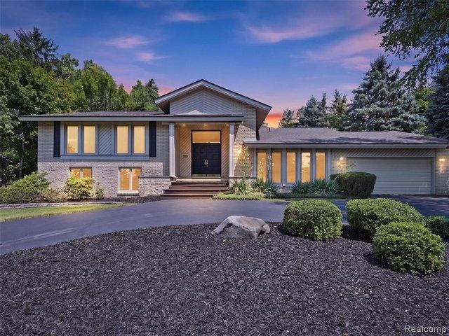 3300 Woodview Lake Rd, West Bloomfield Township, MI 48323