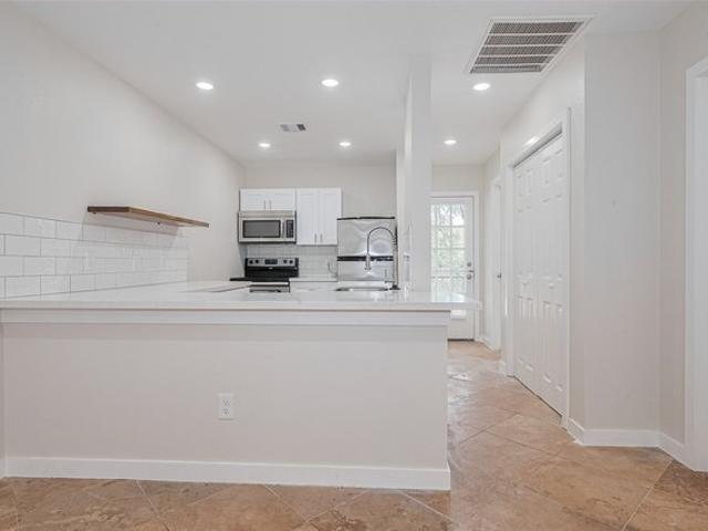 3300 Yorktown St Apt 17, Houston, TX 77056