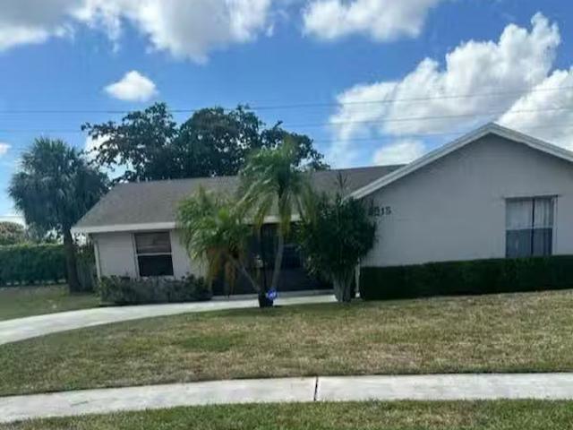 $3300 3 Bedroom 2 Bathroom House In Boca Raton With Great Am.