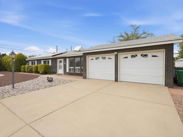 3301 May Circle SE