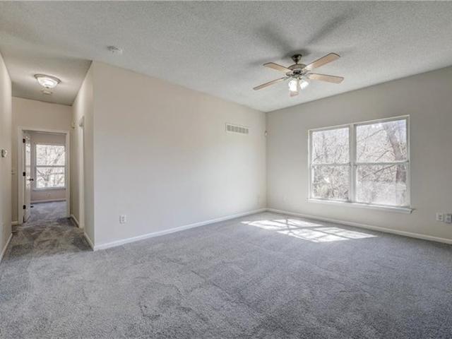 3301 N 103rd Ter, Kansas City, KS 66109