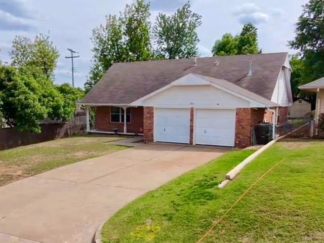 3301 Oak Grove Dr, Midwest City, OK 73110