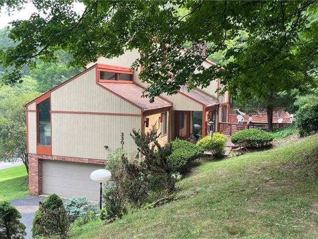 3301 Brookdale Dr, Pittsburgh, PA 15241