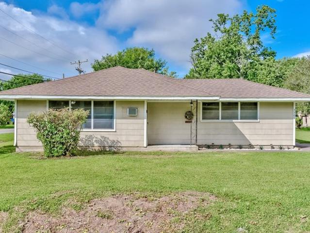 3301 Canal Ave, Groves, TX 77619