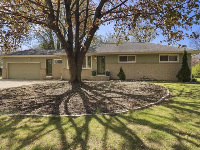 3301 E Carol Ct, Oak Creek, WI 53154