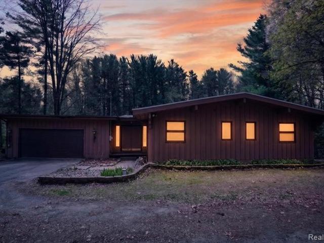 3301 Jewell Rd, Marion Township, MI 48843